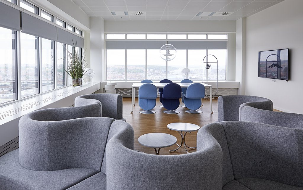 Complete interior for Deloitte meeting room – VERPAN International